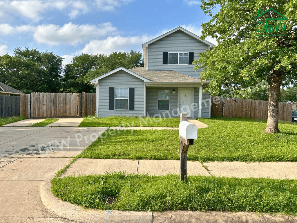 Charming Two-Story Home for Lease in Denton, TX | 1733 Red Oak Ct - DFW ...